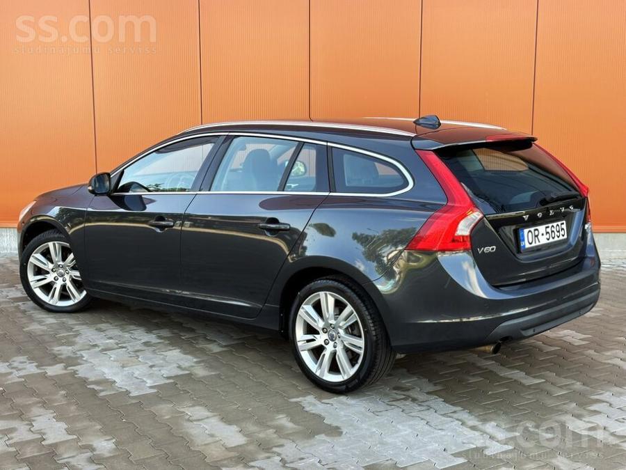 Grey Volvo V60 2011 in Riga, with an engine capacity of 2.00 L and mileage of 298 thousand km for 6600 €, photo 7 on AUTOMOTO.COM.LV