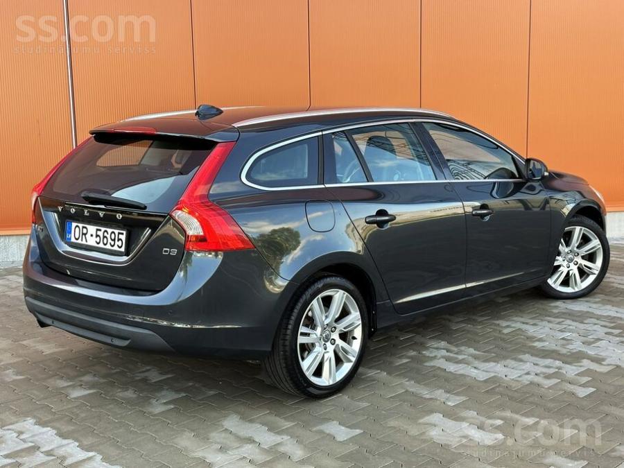 Grey Volvo V60 2011 in Riga, with an engine capacity of 2.00 L and mileage of 298 thousand km for 6600 €, photo 8 on AUTOMOTO.COM.LV