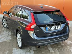 Grey Volvo V60 2011 in Riga, with an engine capacity of 2.00 L and mileage of 298 thousand km for 6600 €, photo 9 on AUTOMOTO.COM.LV