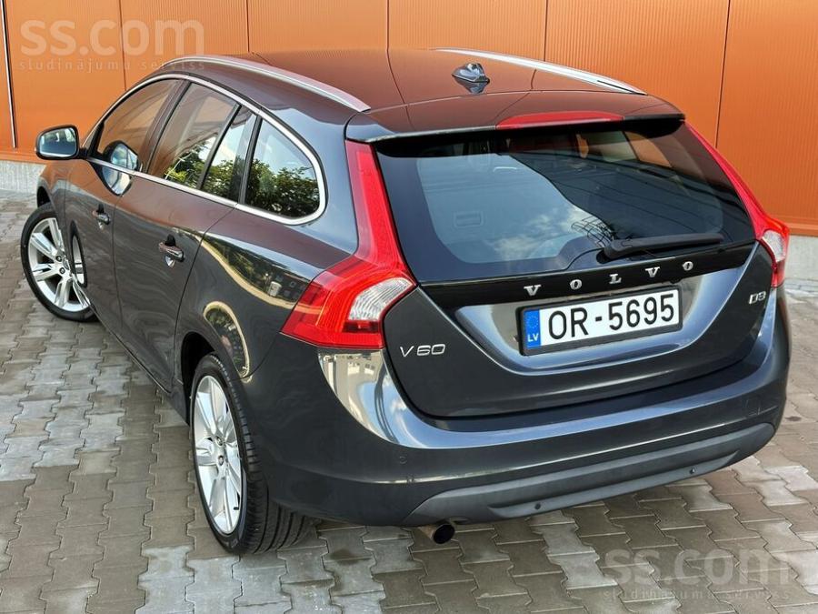 Grey Volvo V60 2011 in Riga, with an engine capacity of 2.00 L and mileage of 298 thousand km for 6600 €, photo 9 on AUTOMOTO.COM.LV