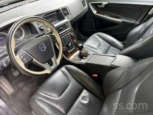 Grey Volvo V60 2011 in Riga, with an engine capacity of 2.00 L and mileage of 298 thousand km for 6600 €, photo 11 on AUTOMOTO.COM.LV