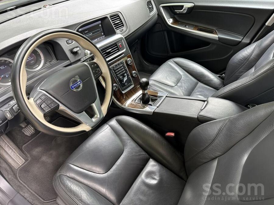Grey Volvo V60 2011 in Riga, with an engine capacity of 2.00 L and mileage of 298 thousand km for 6600 €, photo 11 on AUTOMOTO.COM.LV