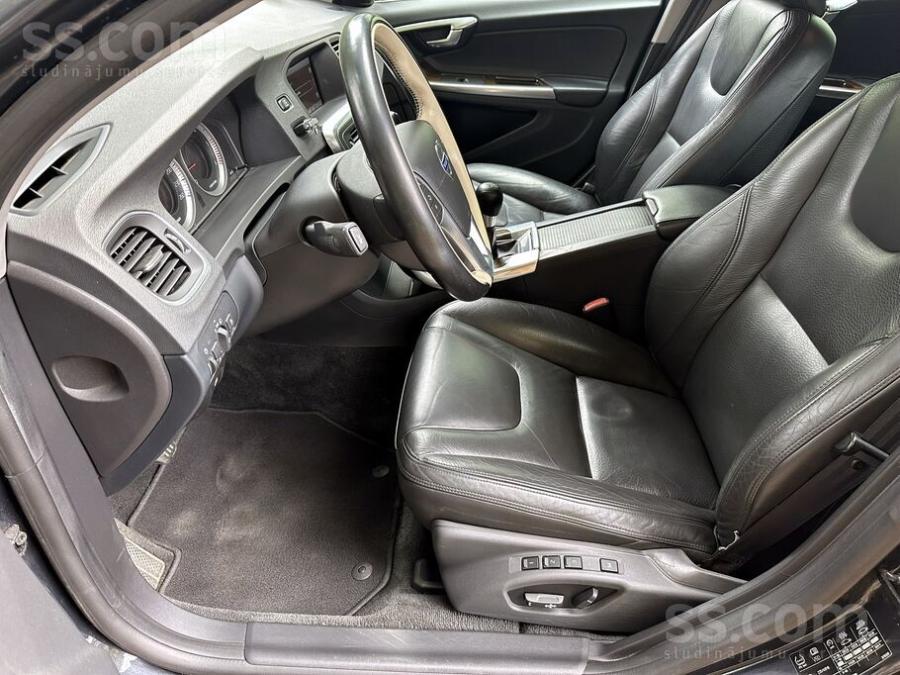 Grey Volvo V60 2011 in Riga, with an engine capacity of 2.00 L and mileage of 298 thousand km for 6600 €, photo 12 on AUTOMOTO.COM.LV