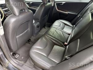Grey Volvo V60 2011 in Riga, with an engine capacity of 2.00 L and mileage of 298 thousand km for 6600 €, photo 13 on AUTOMOTO.COM.LV