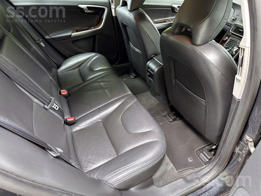 Grey Volvo V60 2011 in Riga, with an engine capacity of 2.00 L and mileage of 298 thousand km for 6600 €, photo 14 on AUTOMOTO.COM.LV