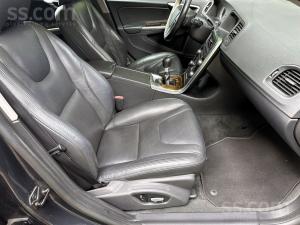 Grey Volvo V60 2011 in Riga, with an engine capacity of 2.00 L and mileage of 298 thousand km for 6600 €, photo 16 on AUTOMOTO.COM.LV