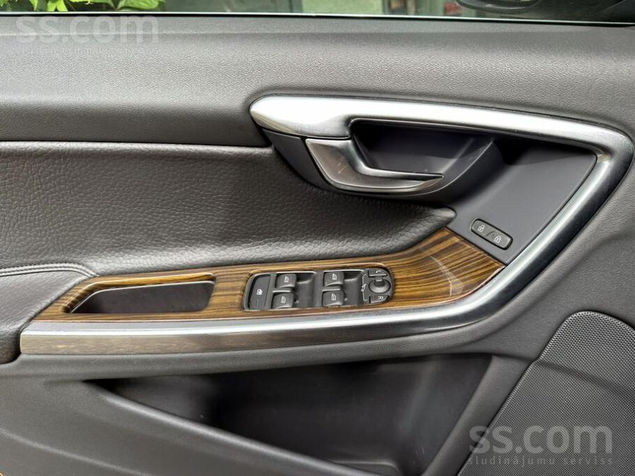 Grey Volvo V60 2011 in Riga, with an engine capacity of 2.00 L and mileage of 298 thousand km for 6600 €, photo 22 on AUTOMOTO.COM.LV