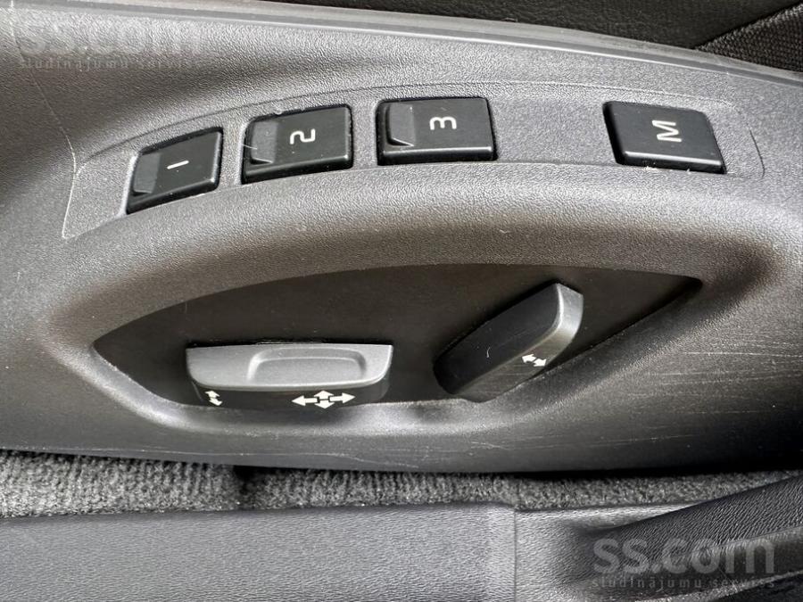 Grey Volvo V60 2011 in Riga, with an engine capacity of 2.00 L and mileage of 298 thousand km for 6600 €, photo 23 on AUTOMOTO.COM.LV