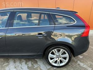 Grey Volvo V60 2011 in Riga, with an engine capacity of 2.00 L and mileage of 298 thousand km for 6600 €, photo 33 on AUTOMOTO.COM.LV
