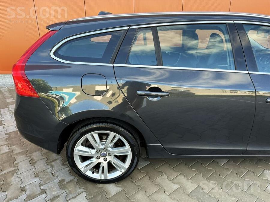 Grey Volvo V60 2011 in Riga, with an engine capacity of 2.00 L and mileage of 298 thousand km for 6600 €, photo 34 on AUTOMOTO.COM.LV