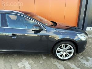 Grey Volvo V60 2011 in Riga, with an engine capacity of 2.00 L and mileage of 298 thousand km for 6600 €, photo 35 on AUTOMOTO.COM.LV