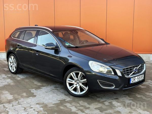 Grey Volvo V60 2011 in Riga, with an engine capacity of 2.00 L and mileage of 298 thousand km for 6600 €, photo 4 on AUTOMOTO.COM.LV
