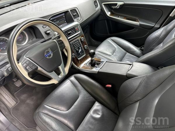 Grey Volvo V60 2011 in Riga, with an engine capacity of 2.00 L and mileage of 298 thousand km for 6600 €, photo 11 on AUTOMOTO.COM.LV