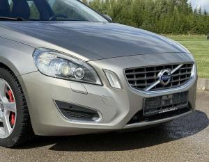 Pelēks Volvo V60 2011 Raseiniai, ar dzinēja tilpumu 2.40 L un nobraukumu 283 tūkst. km par 5300 €, foto 7 vietnē AUTOMOTO.COM.LV