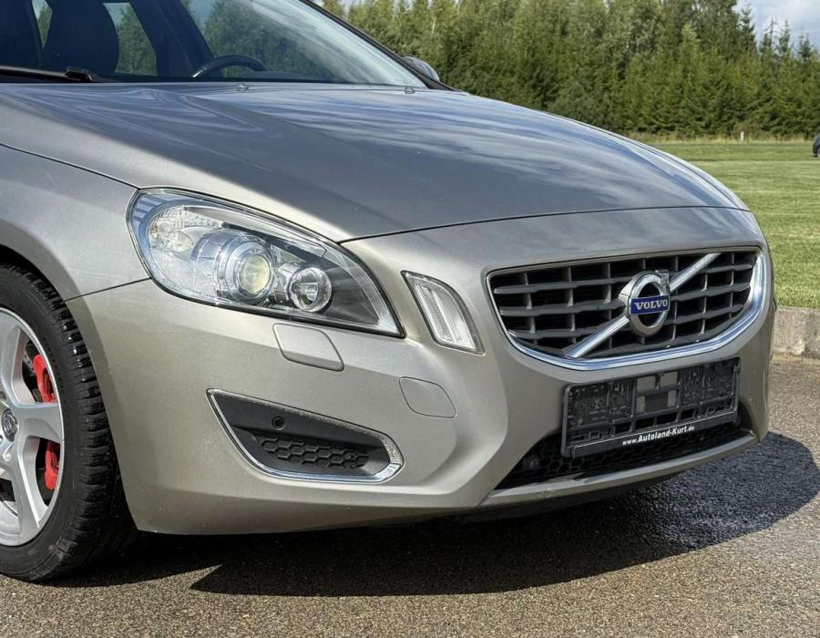 Pelēks Volvo V60 2011 Raseiniai, ar dzinēja tilpumu 2.40 L un nobraukumu 283 tūkst. km par 5300 €, foto 7 vietnē AUTOMOTO.COM.LV