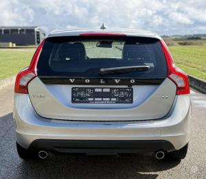 Pelēks Volvo V60 2011 Raseiniai, ar dzinēja tilpumu 2.40 L un nobraukumu 283 tūkst. km par 5300 €, foto 11 vietnē AUTOMOTO.COM.LV