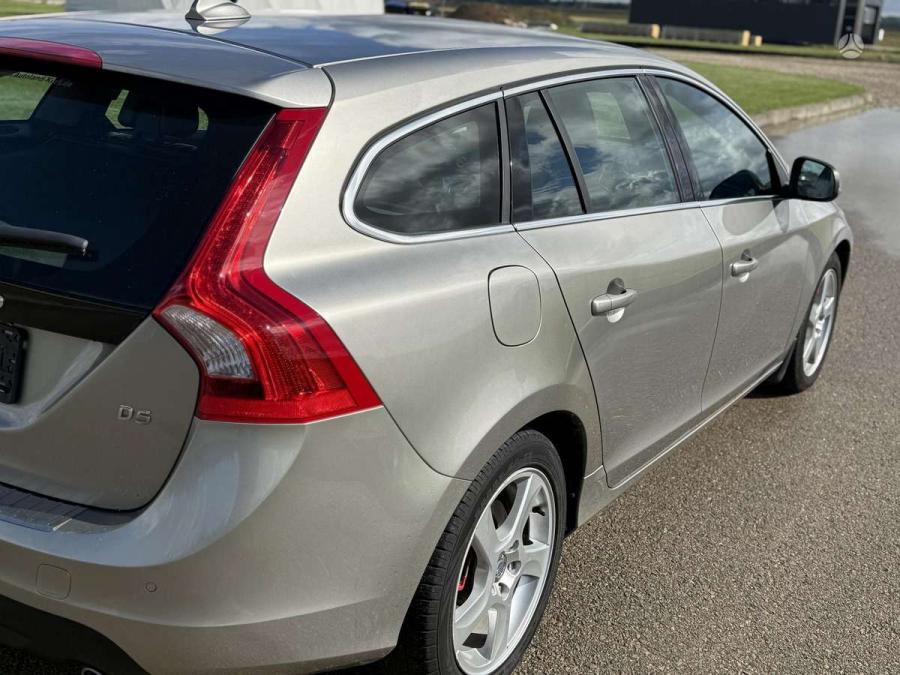 Pelēks Volvo V60 2011 Raseiniai, ar dzinēja tilpumu 2.40 L un nobraukumu 283 tūkst. km par 5300 €, foto 12 vietnē AUTOMOTO.COM.LV