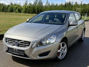 Pelēks Volvo V60 2011 Raseiniai, ar dzinēja tilpumu 2.40 L un nobraukumu 283 tūkst. km par 5300 €, foto 13 vietnē AUTOMOTO.COM.LV