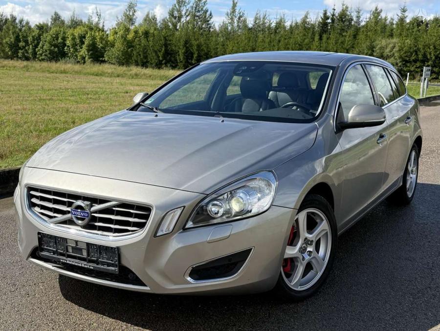 Pelēks Volvo V60 2011 Raseiniai, ar dzinēja tilpumu 2.40 L un nobraukumu 283 tūkst. km par 5300 €, foto 13 vietnē AUTOMOTO.COM.LV