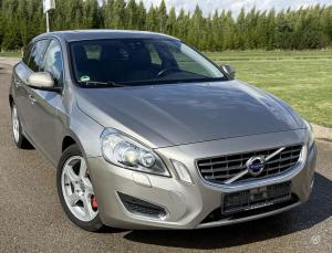 Pelēks Volvo V60 2011 Raseiniai, ar dzinēja tilpumu 2.40 L un nobraukumu 283 tūkst. km par 5300 €, foto 14 vietnē AUTOMOTO.COM.LV