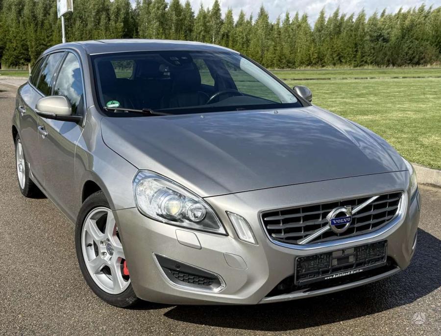 Pelēks Volvo V60 2011 Raseiniai, ar dzinēja tilpumu 2.40 L un nobraukumu 283 tūkst. km par 5300 €, foto 14 vietnē AUTOMOTO.COM.LV