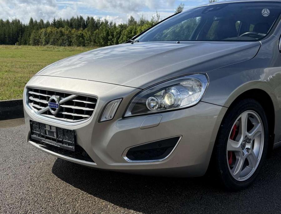 Pelēks Volvo V60 2011 Raseiniai, ar dzinēja tilpumu 2.40 L un nobraukumu 283 tūkst. km par 5300 €, foto 15 vietnē AUTOMOTO.COM.LV