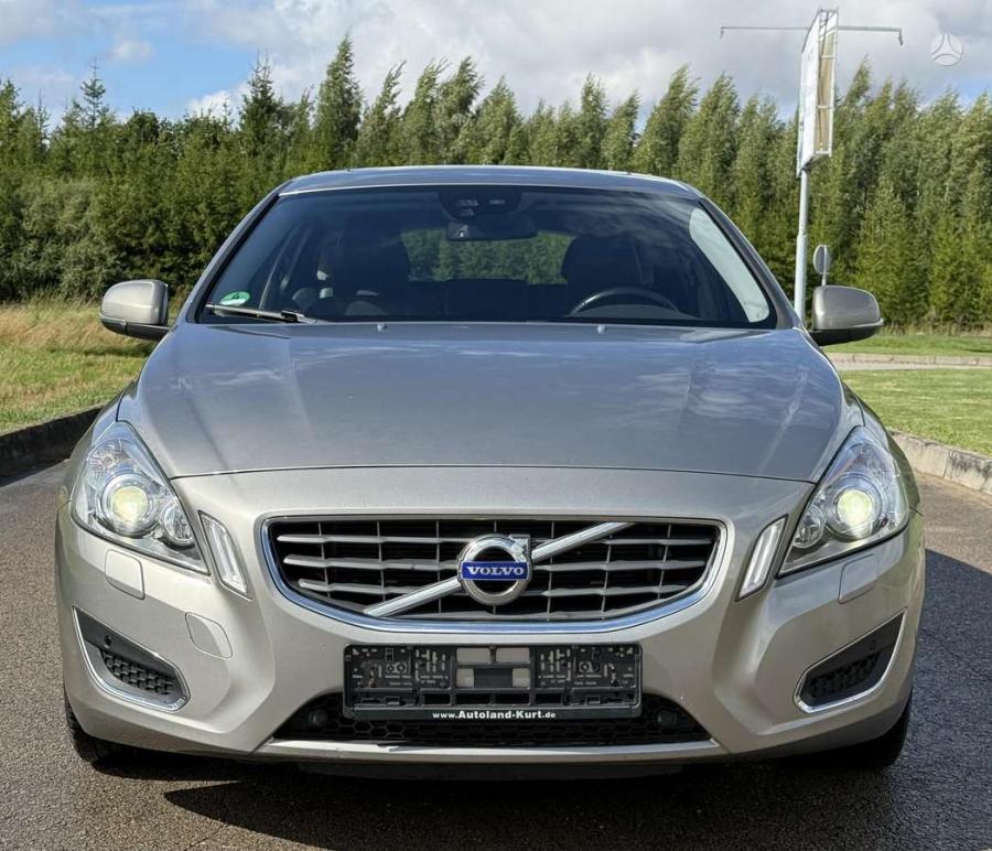 Pelēks Volvo V60 2011 Raseiniai, ar dzinēja tilpumu 2.40 L un nobraukumu 283 tūkst. km par 5300 €, foto 16 vietnē AUTOMOTO.COM.LV