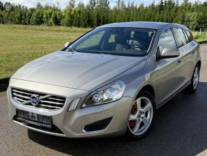 Pelēks Volvo V60 2011 Raseiniai, ar dzinēja tilpumu 2.40 L un nobraukumu 283 tūkst. km par 5300 €, foto 17 vietnē AUTOMOTO.COM.LV