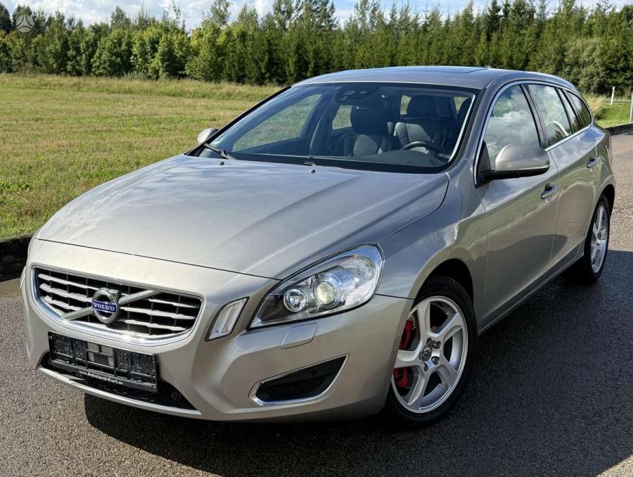 Pelēks Volvo V60 2011 Raseiniai, ar dzinēja tilpumu 2.40 L un nobraukumu 283 tūkst. km par 5300 €, foto 17 vietnē AUTOMOTO.COM.LV