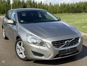 Pelēks Volvo V60 2011 Raseiniai, ar dzinēja tilpumu 2.40 L un nobraukumu 283 tūkst. km par 5300 €, foto 18 vietnē AUTOMOTO.COM.LV