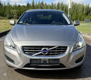 Pelēks Volvo V60 2011 Raseiniai, ar dzinēja tilpumu 2.40 L un nobraukumu 283 tūkst. km par 5300 €, foto 22 vietnē AUTOMOTO.COM.LV