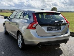 Pelēks Volvo V60 2011 Raseiniai, ar dzinēja tilpumu 2.40 L un nobraukumu 283 tūkst. km par 5300 €, foto 23 vietnē AUTOMOTO.COM.LV