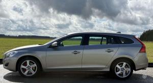 Pelēks Volvo V60 2011 Raseiniai, ar dzinēja tilpumu 2.40 L un nobraukumu 283 tūkst. km par 5300 €, foto 25 vietnē AUTOMOTO.COM.LV