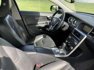 Pelēks Volvo V60 2011 Raseiniai, ar dzinēja tilpumu 2.40 L un nobraukumu 283 tūkst. km par 5300 €, foto 29 vietnē AUTOMOTO.COM.LV