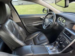 Pelēks Volvo V60 2011 Raseiniai, ar dzinēja tilpumu 2.40 L un nobraukumu 283 tūkst. km par 5300 €, foto 30 vietnē AUTOMOTO.COM.LV