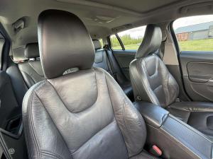 Pelēks Volvo V60 2011 Raseiniai, ar dzinēja tilpumu 2.40 L un nobraukumu 283 tūkst. km par 5300 €, foto 33 vietnē AUTOMOTO.COM.LV