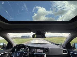 Pelēks Volvo V60 2011 Raseiniai, ar dzinēja tilpumu 2.40 L un nobraukumu 283 tūkst. km par 5300 €, foto 39 vietnē AUTOMOTO.COM.LV