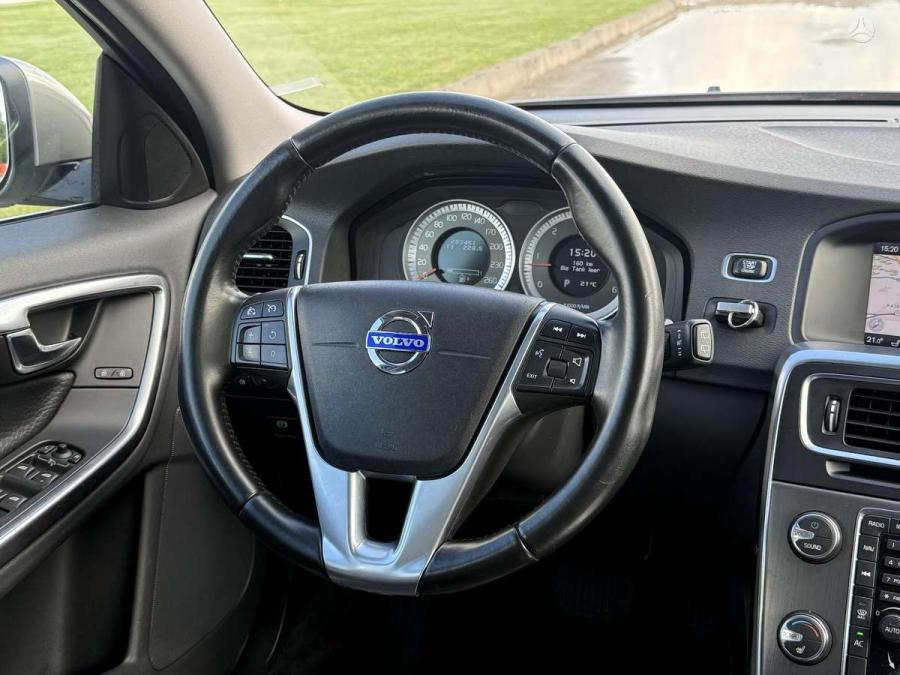 Pelēks Volvo V60 2011 Raseiniai, ar dzinēja tilpumu 2.40 L un nobraukumu 283 tūkst. km par 5300 €, foto 41 vietnē AUTOMOTO.COM.LV