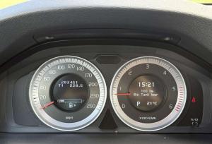 Pelēks Volvo V60 2011 Raseiniai, ar dzinēja tilpumu 2.40 L un nobraukumu 283 tūkst. km par 5300 €, foto 42 vietnē AUTOMOTO.COM.LV