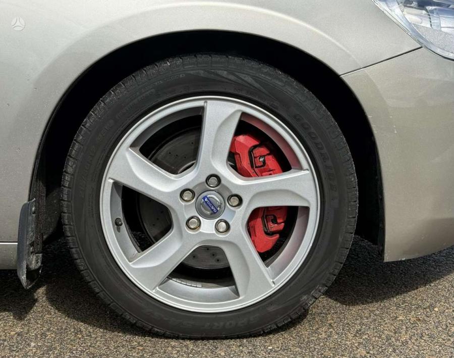 Pelēks Volvo V60 2011 Raseiniai, ar dzinēja tilpumu 2.40 L un nobraukumu 283 tūkst. km par 5300 €, foto 48 vietnē AUTOMOTO.COM.LV