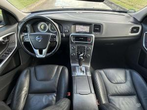 Pelēks Volvo V60 2011 Raseiniai, ar dzinēja tilpumu 2.40 L un nobraukumu 283 tūkst. km par 5300 €, foto 49 vietnē AUTOMOTO.COM.LV