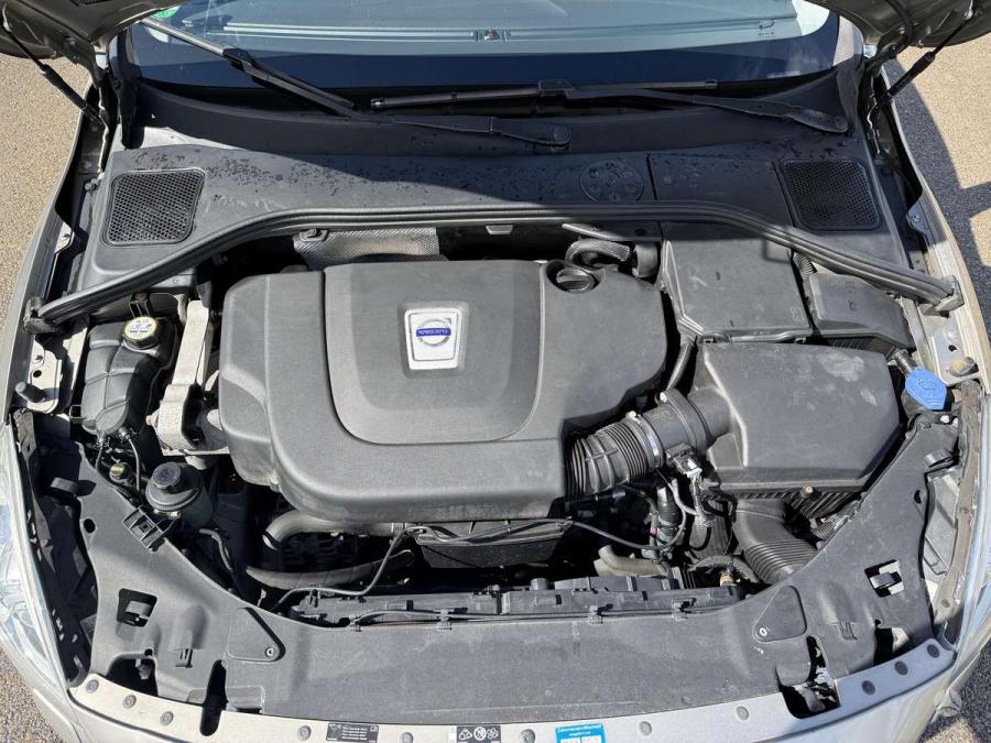 Pelēks Volvo V60 2011 Raseiniai, ar dzinēja tilpumu 2.40 L un nobraukumu 283 tūkst. km par 5300 €, foto 50 vietnē AUTOMOTO.COM.LV