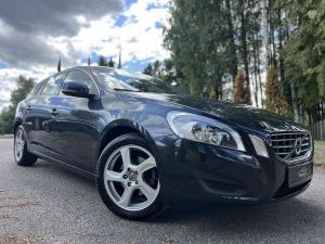 Pelēks Volvo V60 2011 Kazlų Rūda, ar dzinēja tilpumu 1.98 L un nobraukumu 318 tūkst. km par 5000 €, foto  vietnē AUTOMOTO.COM.LV