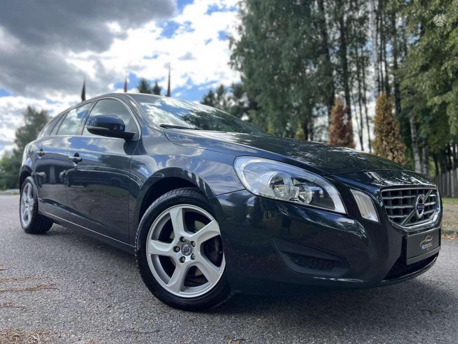 Pelēks Volvo V60 2011 Kazlų Rūda, ar dzinēja tilpumu 1.98 L un nobraukumu 318 tūkst. km par 5000 €, foto 1 vietnē AUTOMOTO.COM.LV