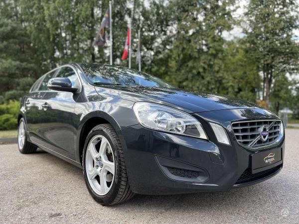 Серый Вольво B60 2011 в Казлу-Руда, объемом двигателя 1.98 л и пробегом 318 тыс. км за 5000 €, фото 3 на AUTOMOTO.COM.LV
