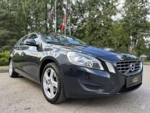 Pelēks Volvo V60 2011 Kazlų Rūda, ar dzinēja tilpumu 1.98 L un nobraukumu 318 tūkst. km par 5000 €, foto 3 vietnē AUTOMOTO.COM.LV