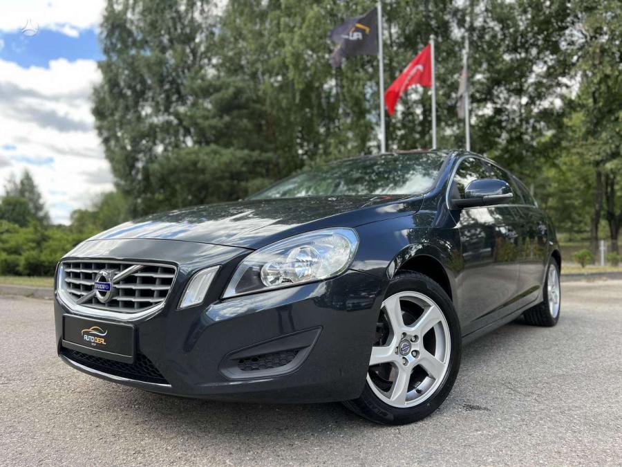 Pelēks Volvo V60 2011 Kazlų Rūda, ar dzinēja tilpumu 1.98 L un nobraukumu 318 tūkst. km par 5000 €, foto 5 vietnē AUTOMOTO.COM.LV