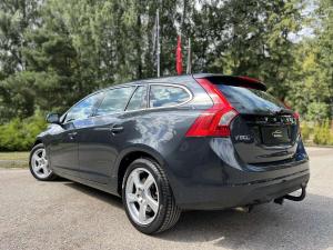 Pelēks Volvo V60 2011 Kazlų Rūda, ar dzinēja tilpumu 1.98 L un nobraukumu 318 tūkst. km par 5000 €, foto 8 vietnē AUTOMOTO.COM.LV