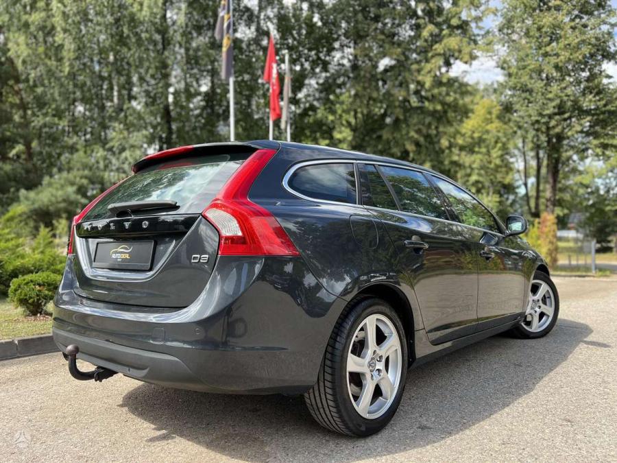 Pelēks Volvo V60 2011 Kazlų Rūda, ar dzinēja tilpumu 1.98 L un nobraukumu 318 tūkst. km par 5000 €, foto 9 vietnē AUTOMOTO.COM.LV