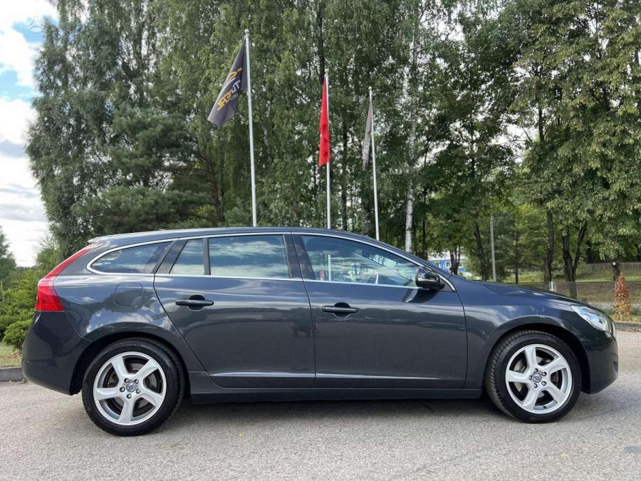 Pelēks Volvo V60 2011 Kazlų Rūda, ar dzinēja tilpumu 1.98 L un nobraukumu 318 tūkst. km par 5000 €, foto 10 vietnē AUTOMOTO.COM.LV